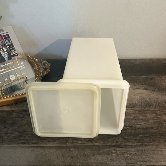 Tupperware | Kitchen | Vintage Tupperware Saltine Crackerbread Keeper ...